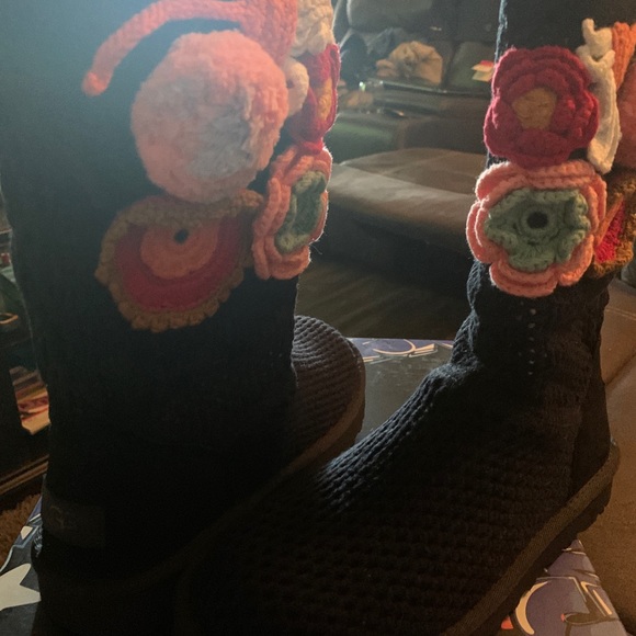 UGG | Shoes | Tread Lite By Ugg Crochet Classic Black Flower | Poshmark